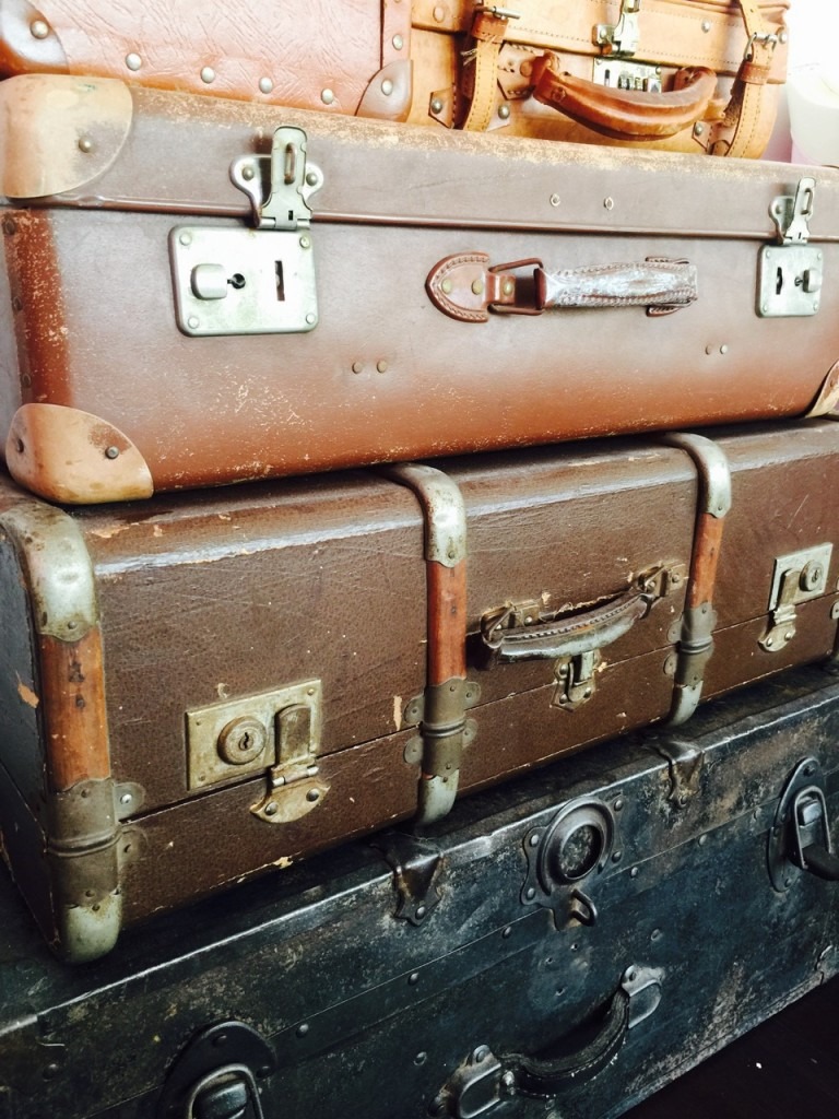 Lot de valises vintage brunes - Mariage Vintage